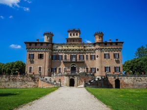 Lombardy hidden gems: the Castle of Chignolo Po - My Italian Diaries